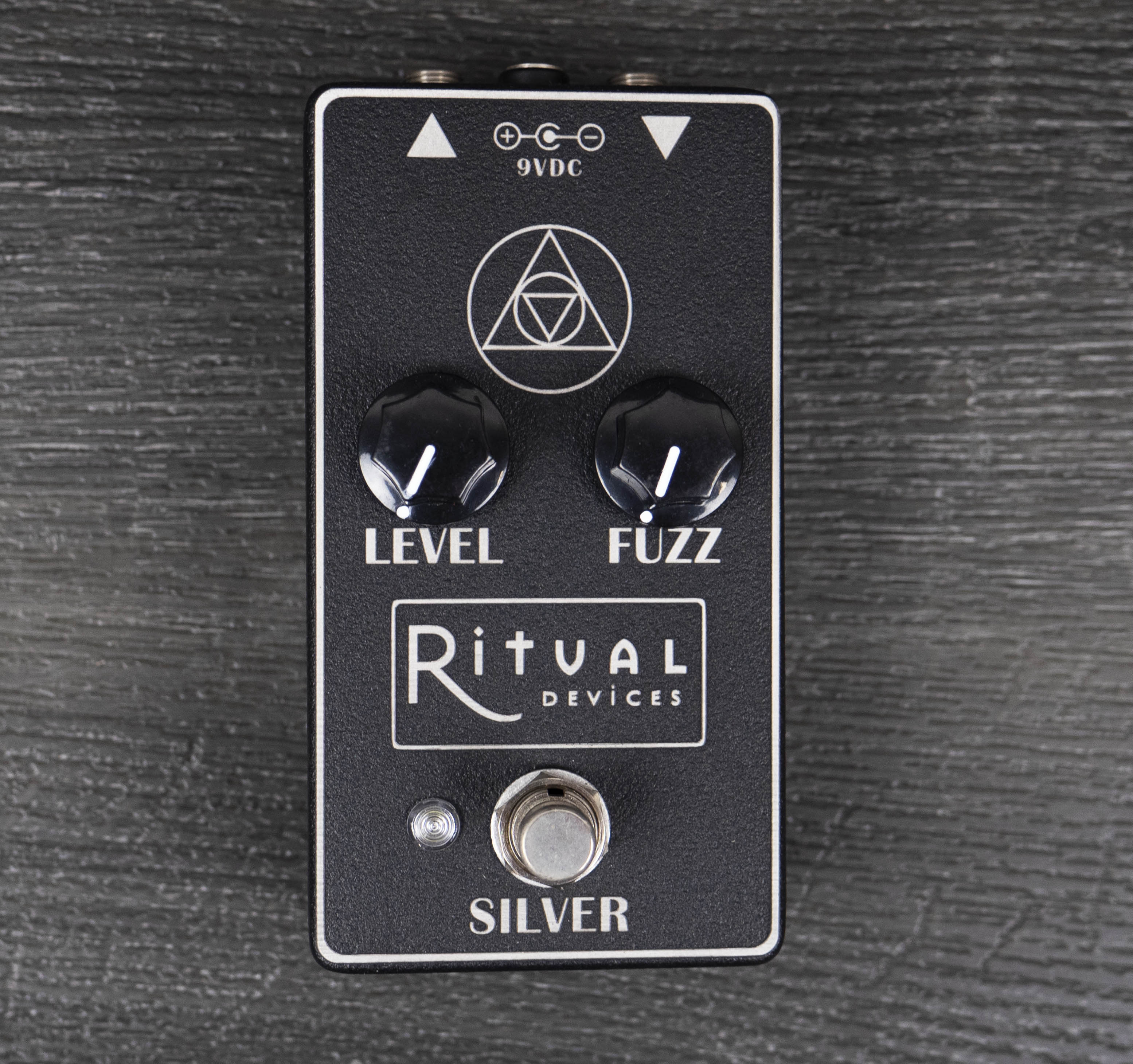 Ritual Devices SILVER FUZZ Effects Pedal – A Strings