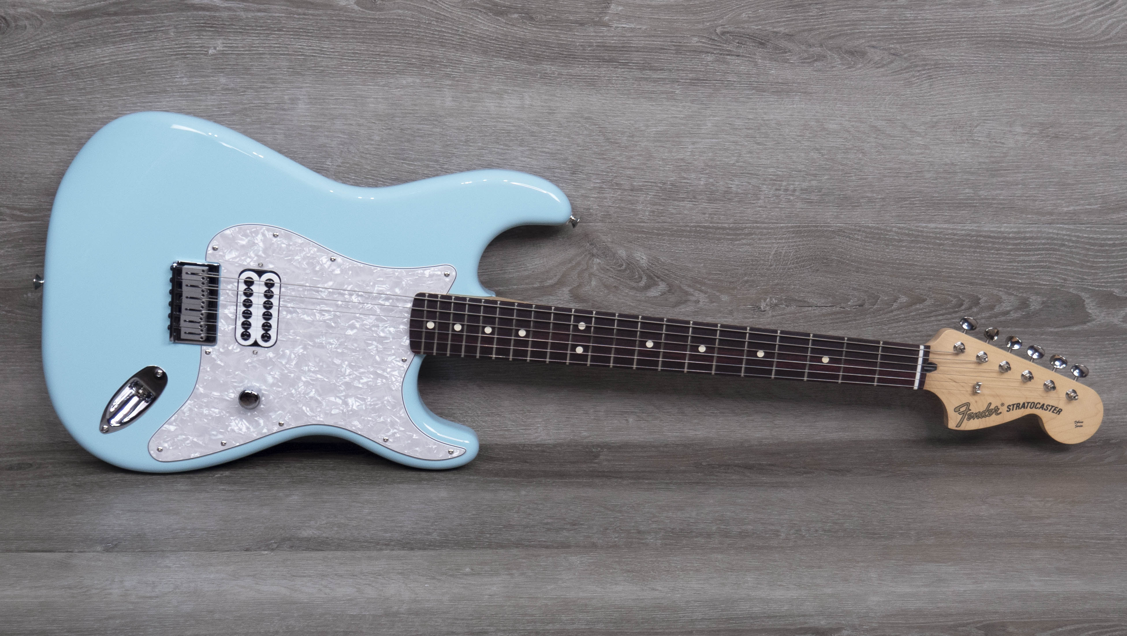 Fender Limited Edition Tom Delonge Stratocaster, Daphne Blue – A Strings