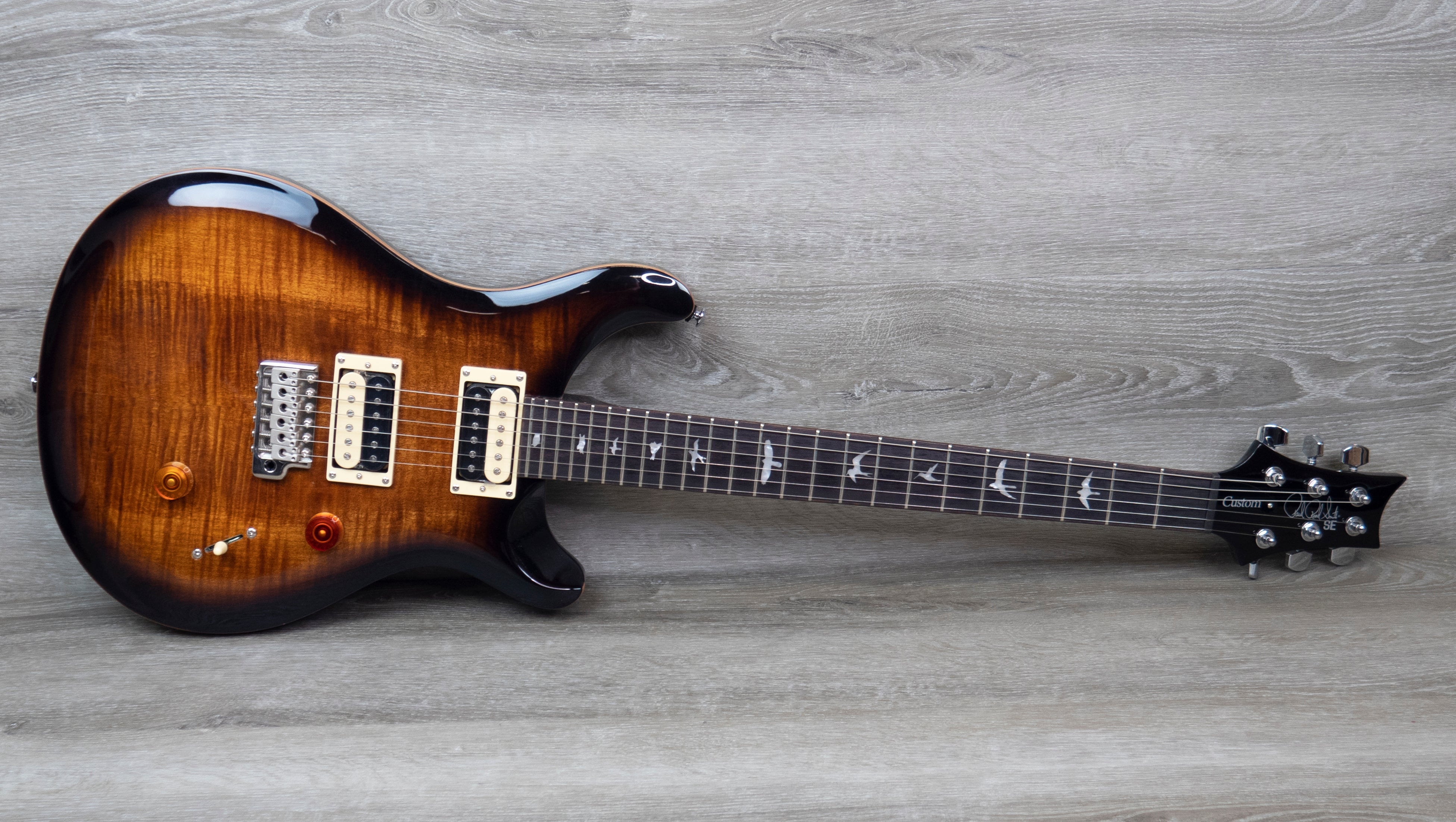 PRS SE Custom 24, Black Goldburst – A Strings
